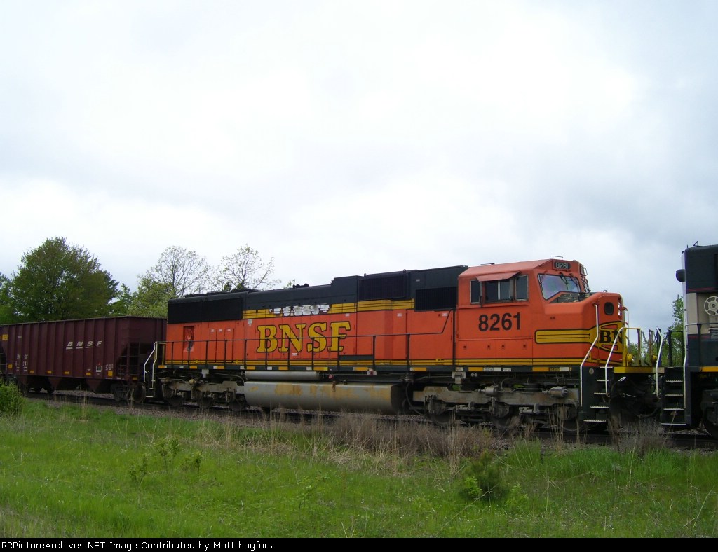 BNSF 8261